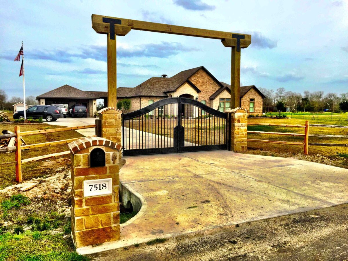 Automated Gates | Lone Star Fence & Construction